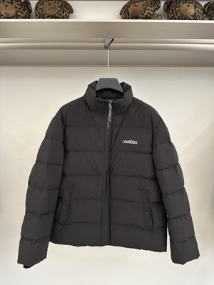 Cavalli Class 25秋冬新款 男士胸前字母立领羽绒服 CM152E4687