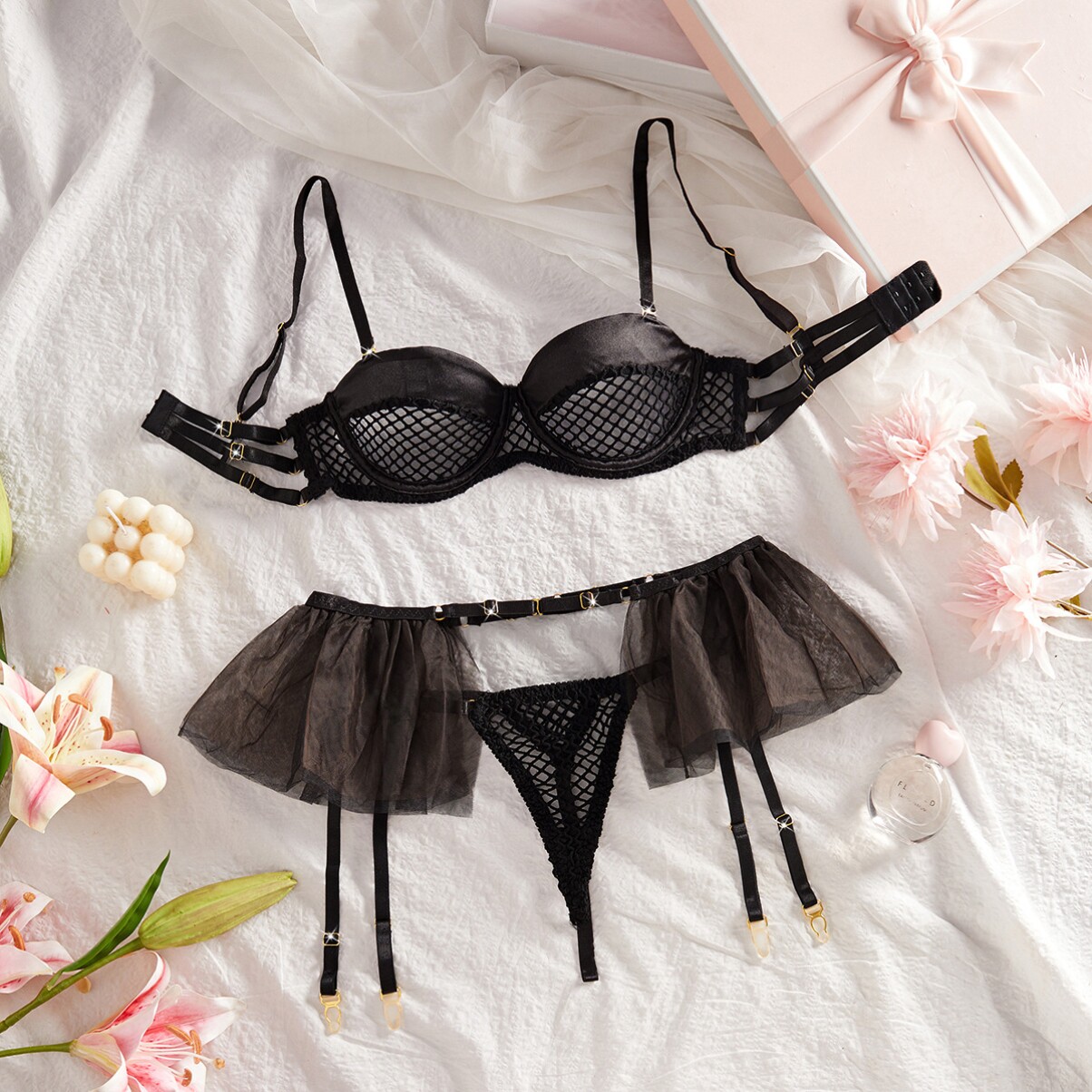 Sexy lingerie with a small chest that looks big and gathers
