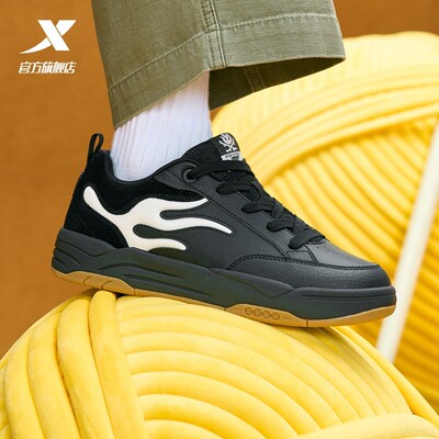 特步炽烈板鞋男鞋2026春季新款革面保暖学生休闲鞋平底舒适运动鞋