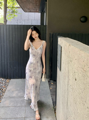 Norain不下雨 夏季新款温柔度假风V领提花小飞袖长款吊带连衣裙女