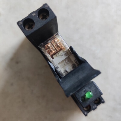 魏德米勒继电器：RCL424024、24vDC~8a。实物