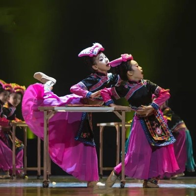 精选小手绣花献给党十一届小荷风采D舞蹈演出服少数民族彝族服装