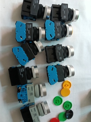 全新原装和泉自复位按钮ABW110