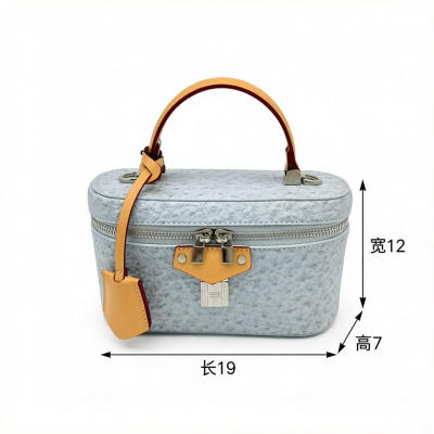 NewProductLaunchLMakeupHandhe
