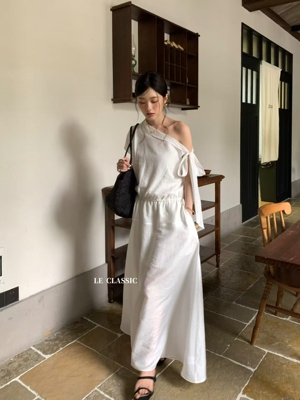 2026夏季新款韩版时尚气质名媛高级感斜肩露肩无袖连衣裙女