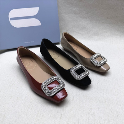 comely/康莉正品撤柜钻饰扣方头低跟时装鞋女春夏新款牛漆皮单鞋