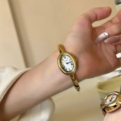 Simple and stylish Roman scale women's bracelet watch oval q