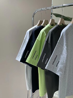 Moge1883夏季新款男士立体裁剪潮流圆领短袖T恤时尚拼接字母上衣