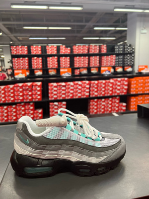 耐克青少年气垫缓震经典拼接跑步鞋HV2538-100断码36.5 38半盒/22