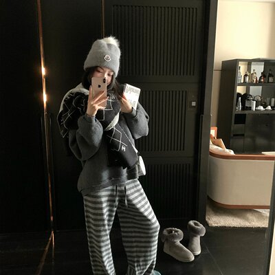 区区欧阳'outfit韩女舒适区'成分超牛！兔毛羊毛毛衣条纹长裤套装