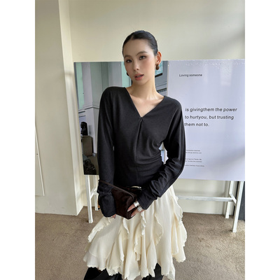 THEIRS设计感小众V领长袖T恤