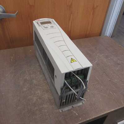 ABBACH550交流电驱动器ACH550UH023A415HP3Ph带键盘二手