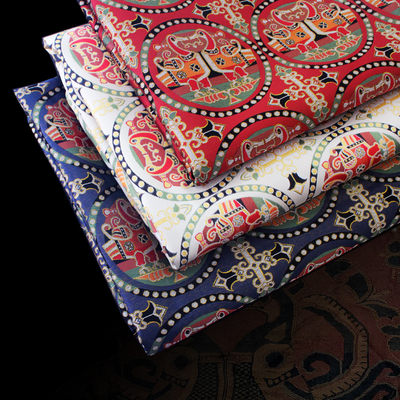 仿螺钿团窠对鸟纹织锦缎面料