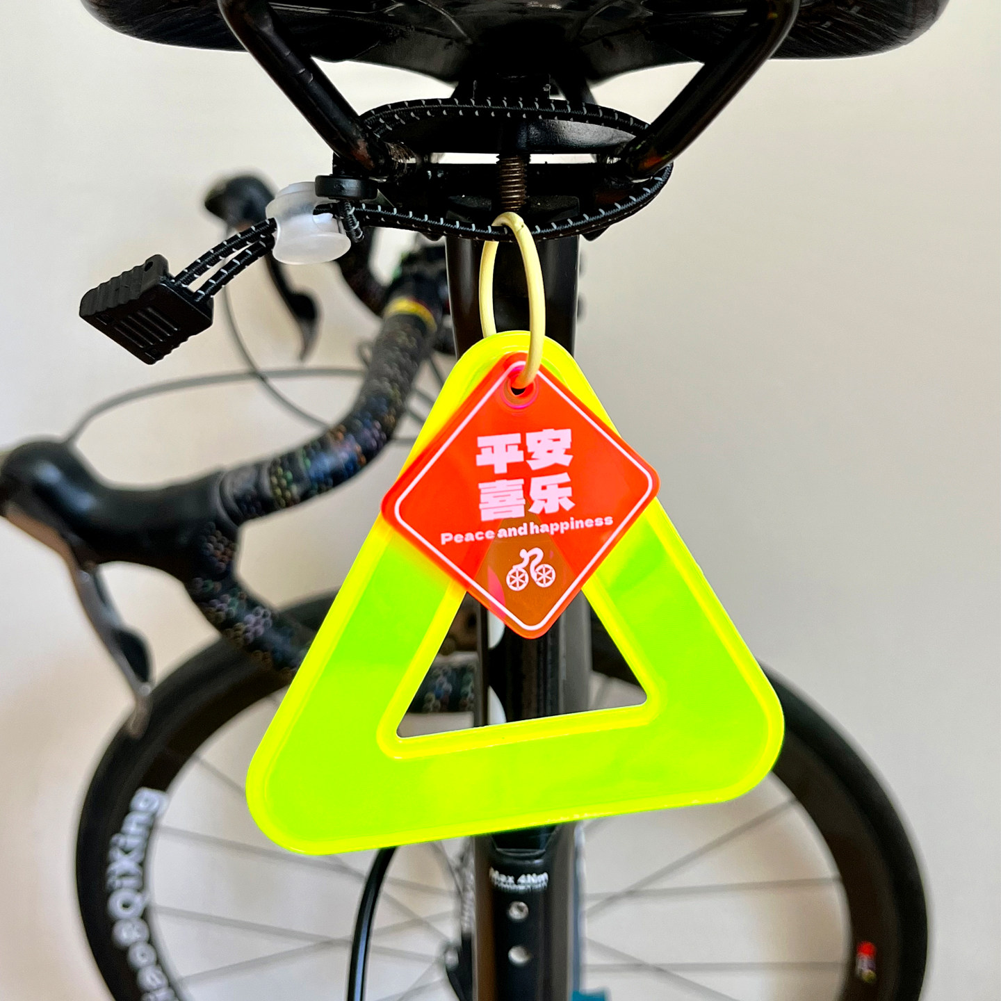山地车公路车后座飘带安全骑行警示条自行车反光挂件背包配饰挂饰
