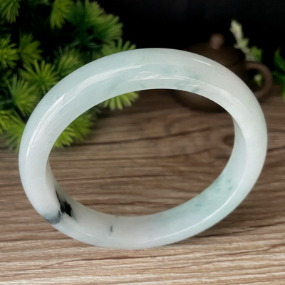 翡翠手镯58mm飘花冰糯种正圈