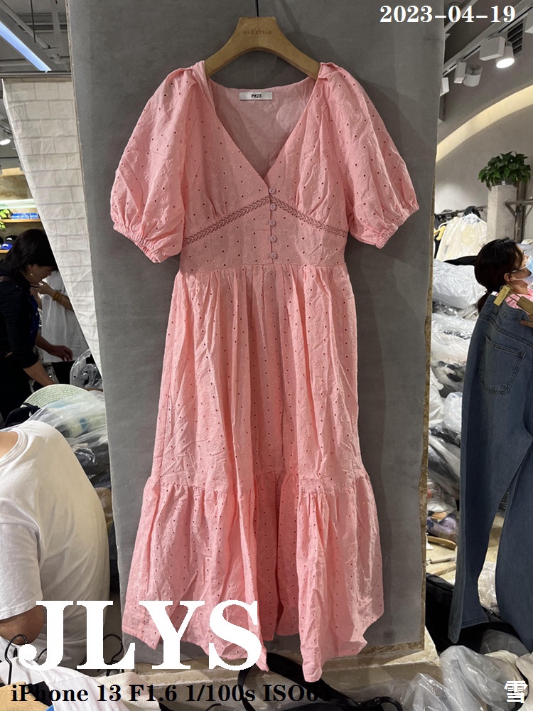 欧洲站2023春夏新款PH23半开扣V领泡泡袖纯色短袖连衣裙女 FM3156_虎窝淘