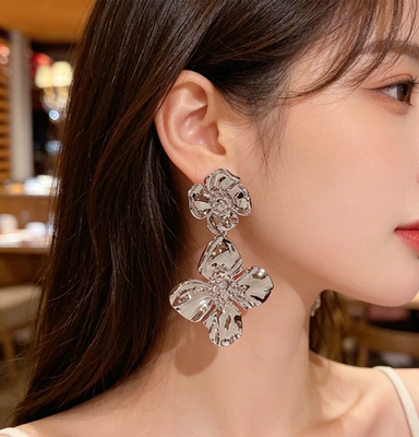 S925银针高级感金属冷淡风花朵耳环欧美夸张设计感耳钉轻奢耳饰女