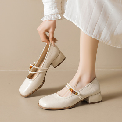 威威女郎 8748-2复古玛丽珍女鞋新款2026春秋晚晚风法式粗跟单鞋