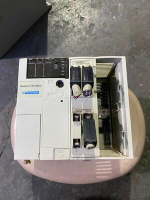 TSX3710101施耐德pLC成色不错功能正常