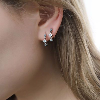 原创设计星星相吸耳圈轻奢小众设计几何耳扣冷淡风锆石芒星耳饰
