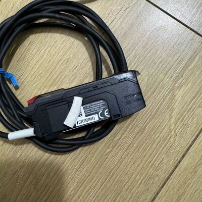 KEYENCE光纤放大器FSN41N 就 线长2米