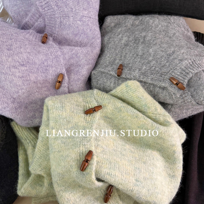 圆领木棍扣百搭针织开衫