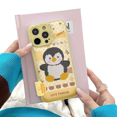 格纹小熊刺绣企鹅苹果17promax手机壳新款iPhone16女秋冬鼓包防摔