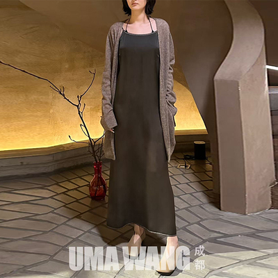 【UMAWANG】hug 2025早春新款复古纯色吊带连衣裙