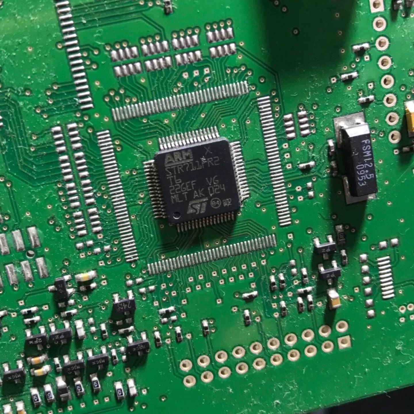 可维修ARM STR711FR2T6 剪板芯片 成色漂亮 有几拾个议价