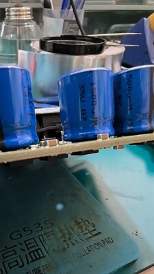 35V 1500 35V1800UF 适用宝马X5方向机控制单元易损电容2脚 18x22