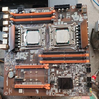 议价X79主板+两颗E5 2678V3，主板成色还行，有点使用痕可维修