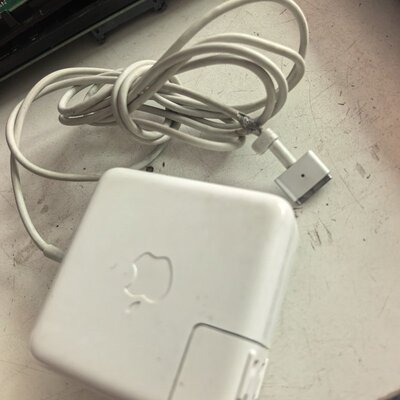 可维修-原装MagSafe 2充电器 45W-询价