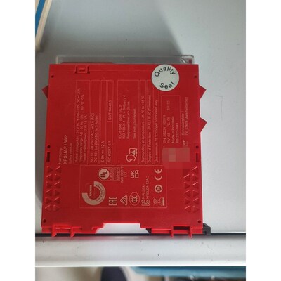 施耐德安全继电器XPSUAF13AP 成色如图有需要联系 议价