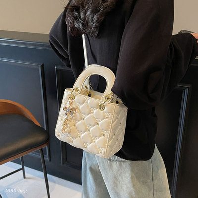 轻奢菱格纹戴妃包2026新款女手提包高级感小众设计通勤精致单肩包