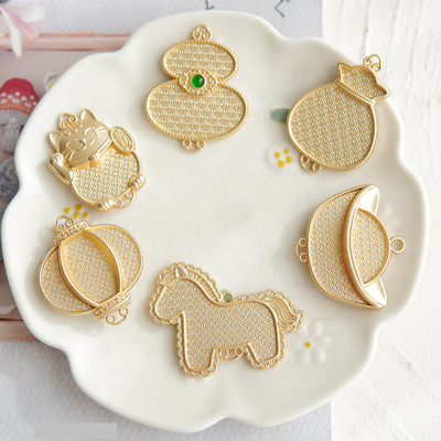 宋锦蓝染刺绣新中式底托螺钿点翠招财猫葫芦福袋马元宝灯笼吊坠