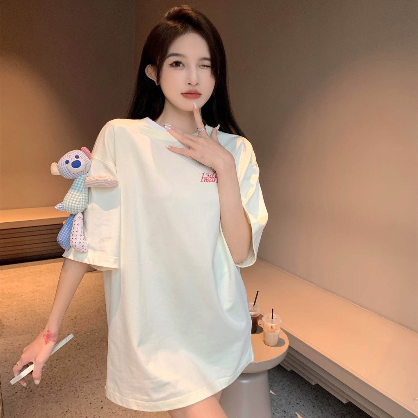 13DE MARZO 2023SS春夏新款错位领口贴布绣立体玩偶 Tee_虎窝淘