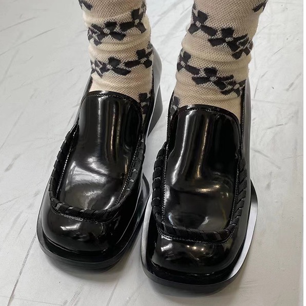 薄物 UNTITLAB春夏新款简约圆头中跟乐福鞋女