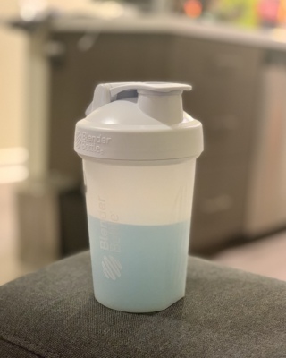 美国直邮 blender bottle摇摇杯蛋白粉代餐奶昔搅拌杯健身杯20oz