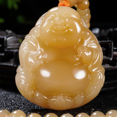新疆大师冯立辉和田玉且末金山料糖玉笑佛公吊坠 50.54克带糖玉链
