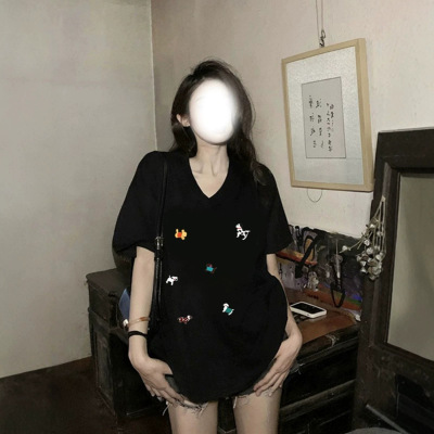 胖mm短袖t恤女夏季学生宽松黑色慵懒设计感显瘦V领半袖特大码上衣
