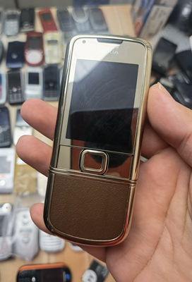 诺基亚 8800A 黄金版 原装无拆机 功能好 成色新 移动卡。实拍图