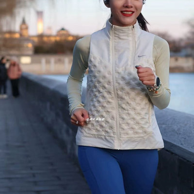耐克女子无袖跑步羽绒马甲背心