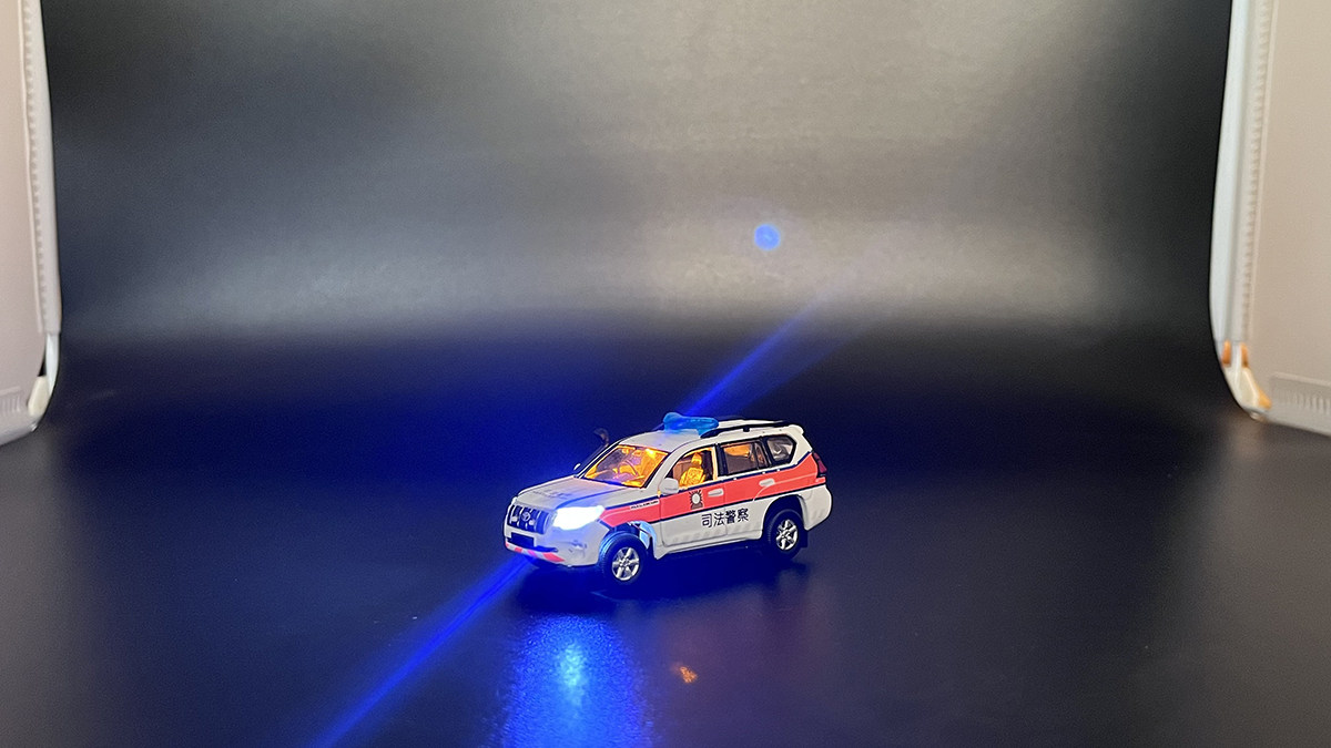 Tiny微影1:64 MC29 澳门司法 警察合金车 改装加灯 可充电 锂电池