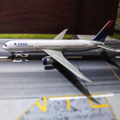 dragon wings delta airlines 767 N832MH运费自理，顺丰到付寄