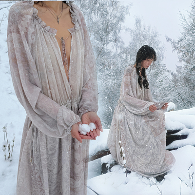 QSC牧徊系列珍珠米粉色飘逸长袖哈萨克纹样暗纹珍珠雪纺连衣裙