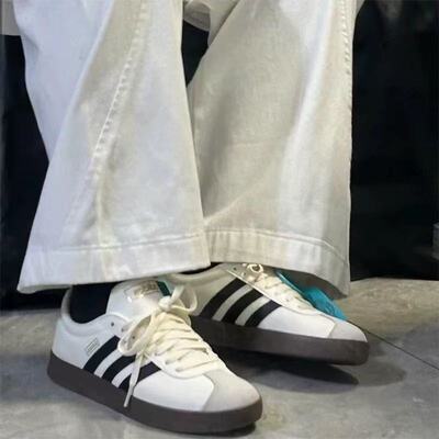 阿迪达斯男女低帮耐磨休闲板鞋