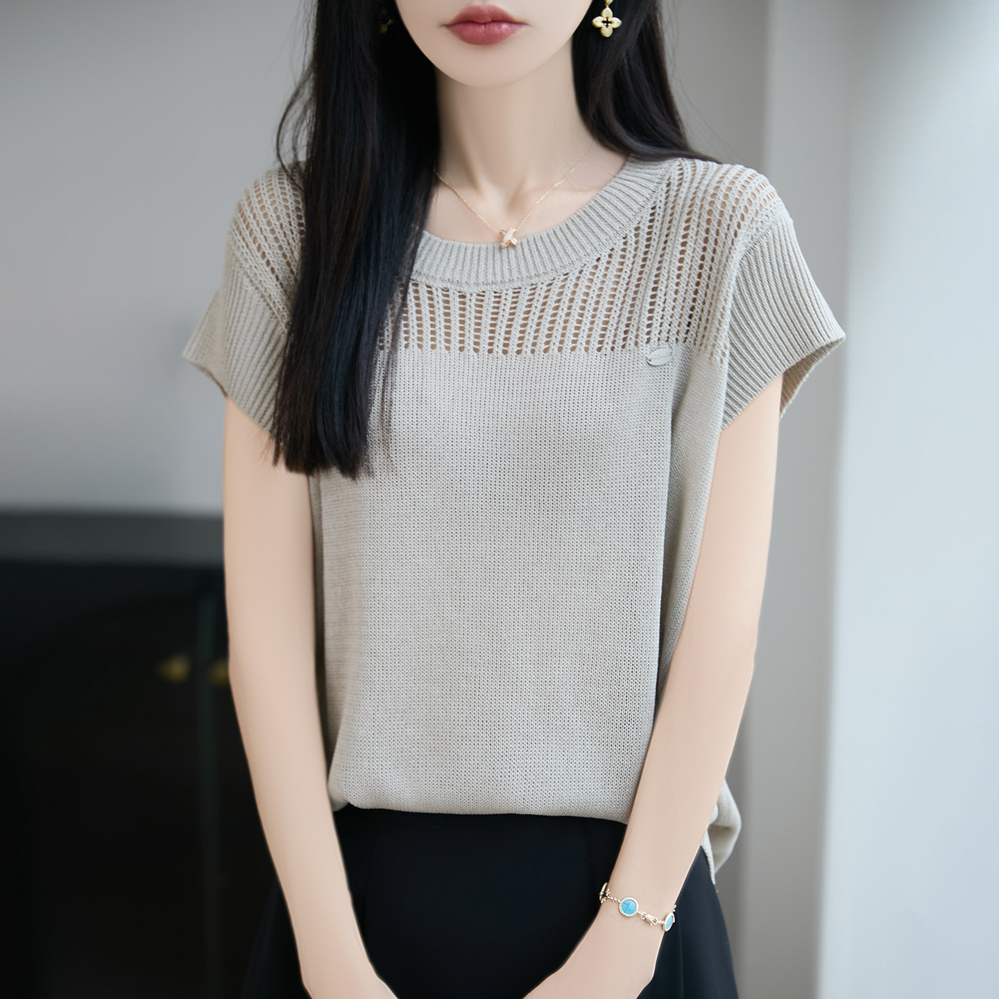 韩系新款小飞袖t恤温柔通勤风镂空珍珠麻针织衫女夏显瘦百搭休闲