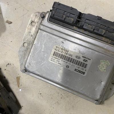 适用现代圣达菲柴油2.0T电脑板39101-27970 0281011117波箱电脑板