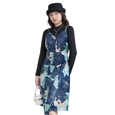 优美世界a字印花连衣裙