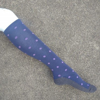 销售女35-38码棉质圆点图案及膝长筒袜子